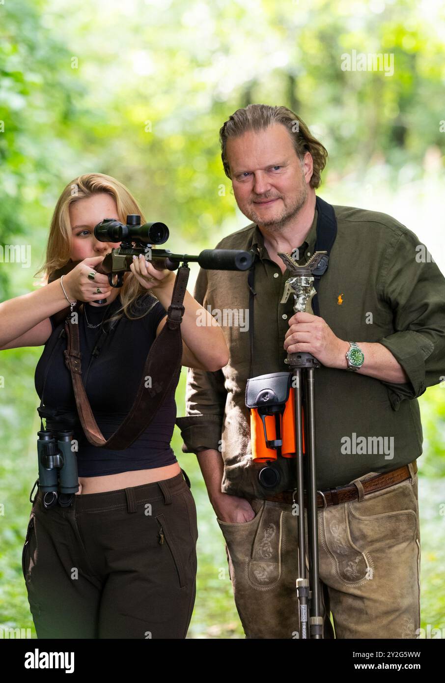 Uelzen, Germany. 20th Aug, 2024. Marie (l) stands next to her father ...