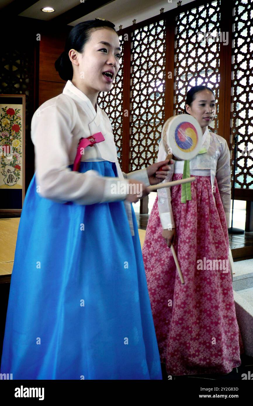 Traditional sound. Seoul. South Korea Stock Photo - Alamy
