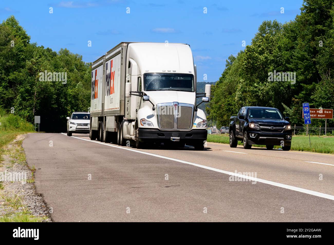 Fedex container truck hi-res stock photography and images - Alamy