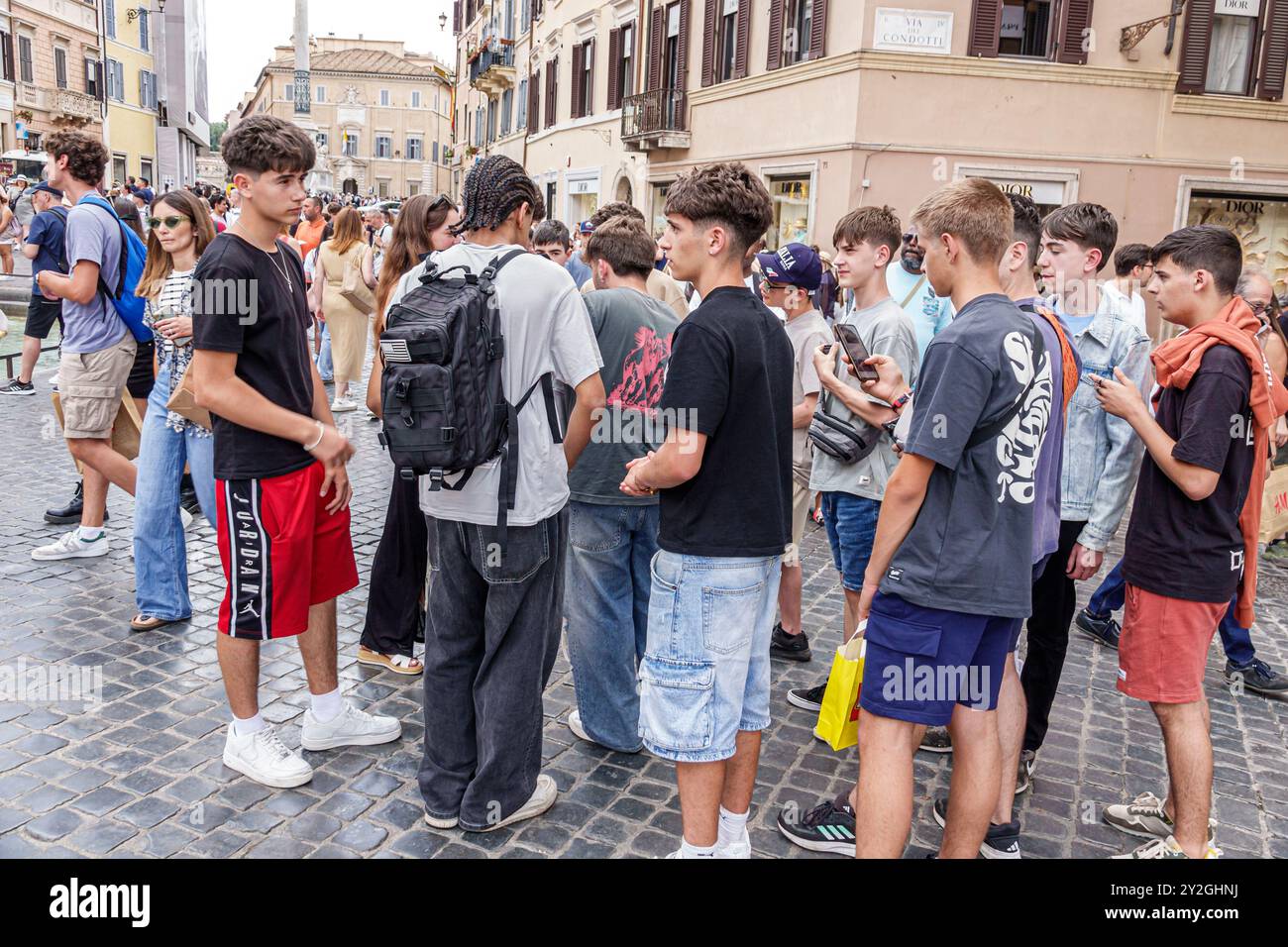 Teen boys students class school field trip hi-res stock photography and ...