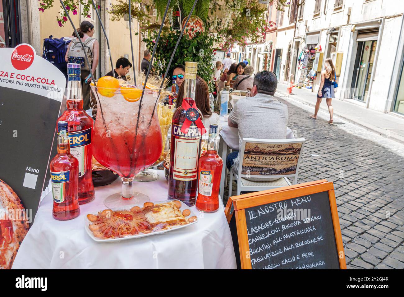 Table display drinks liquor hi-res stock photography and images - Alamy