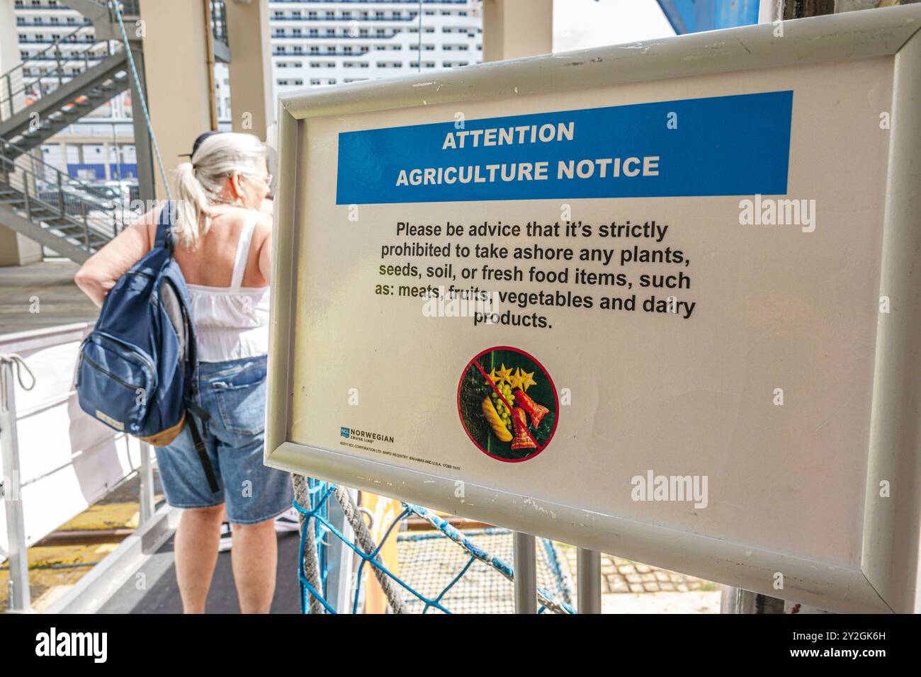 Food exit sign hi-res stock photography and images - Alamy