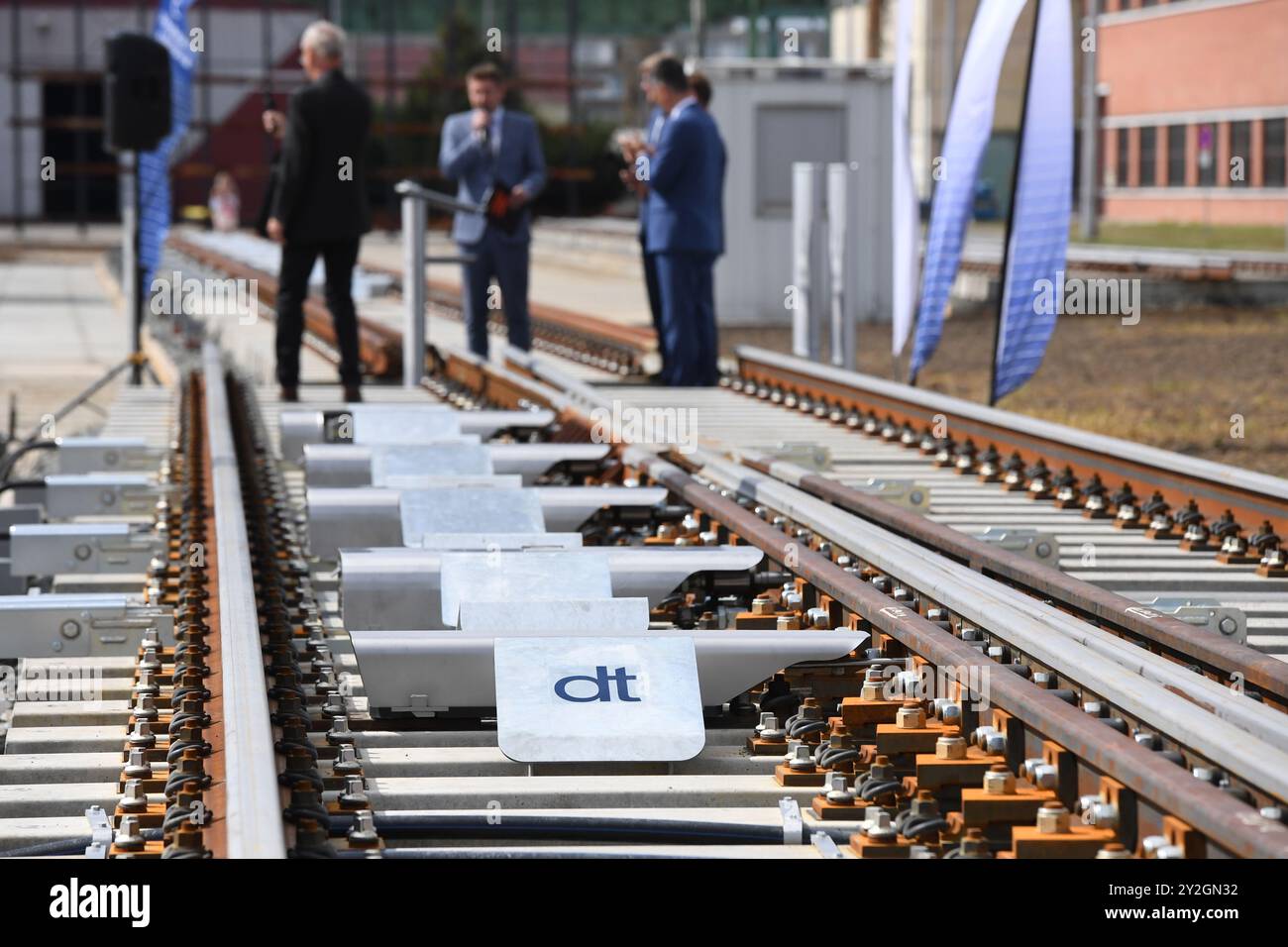 DT - Vyhybkarna a strojirna presented parts of high-speed turnout ...