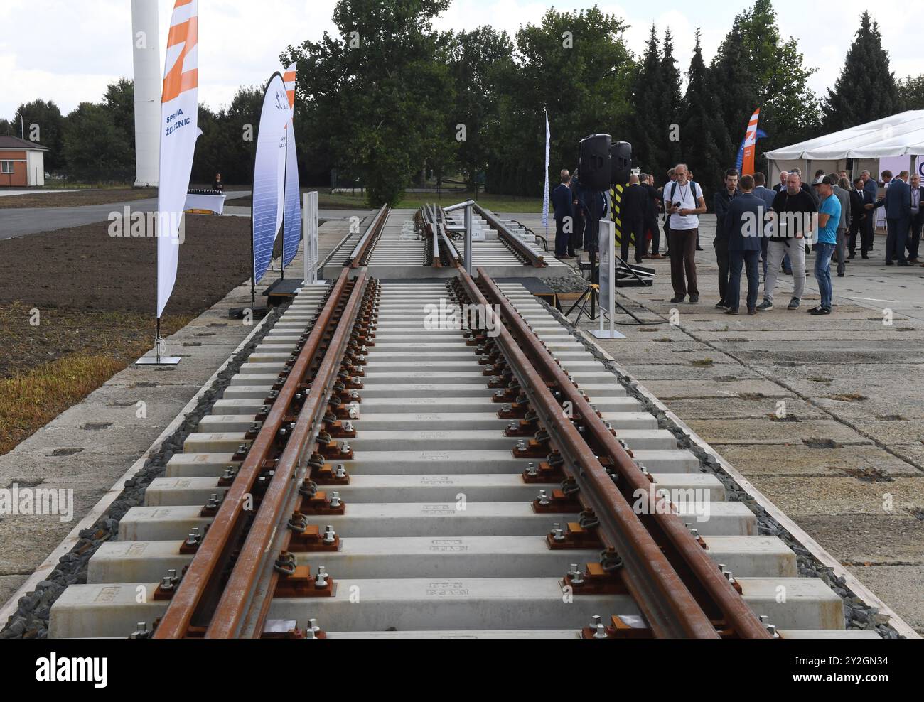 DT - Vyhybkarna a strojirna presented parts of high-speed turnout ...