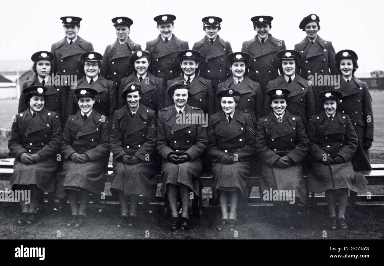 Royal air force women uniform hi-res stock photography and images - Alamy