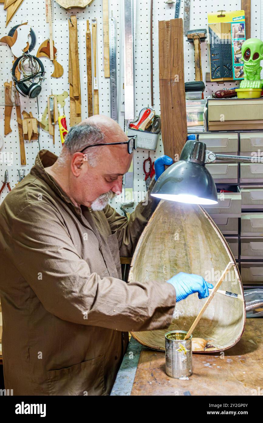 Luthier italy hi-res stock photography and images - Alamy