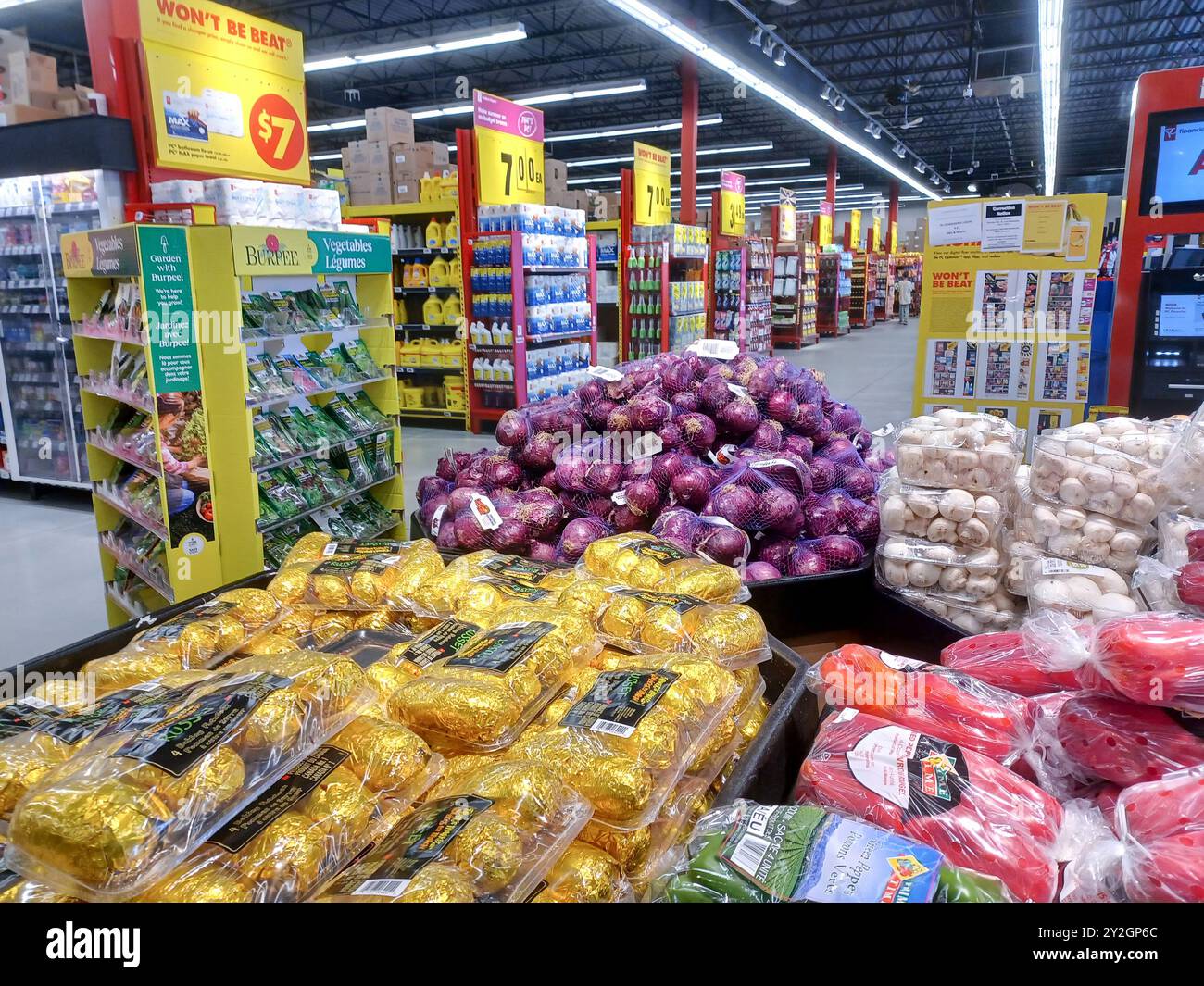 Toronto, On, Canada - August 23, 2024: Indoor view of the produce ...