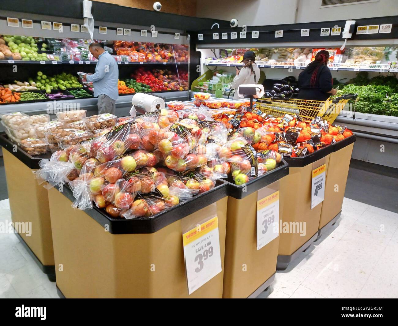 Toronto, On, Canada - August 23, 2024: Indoor view of the produce ...