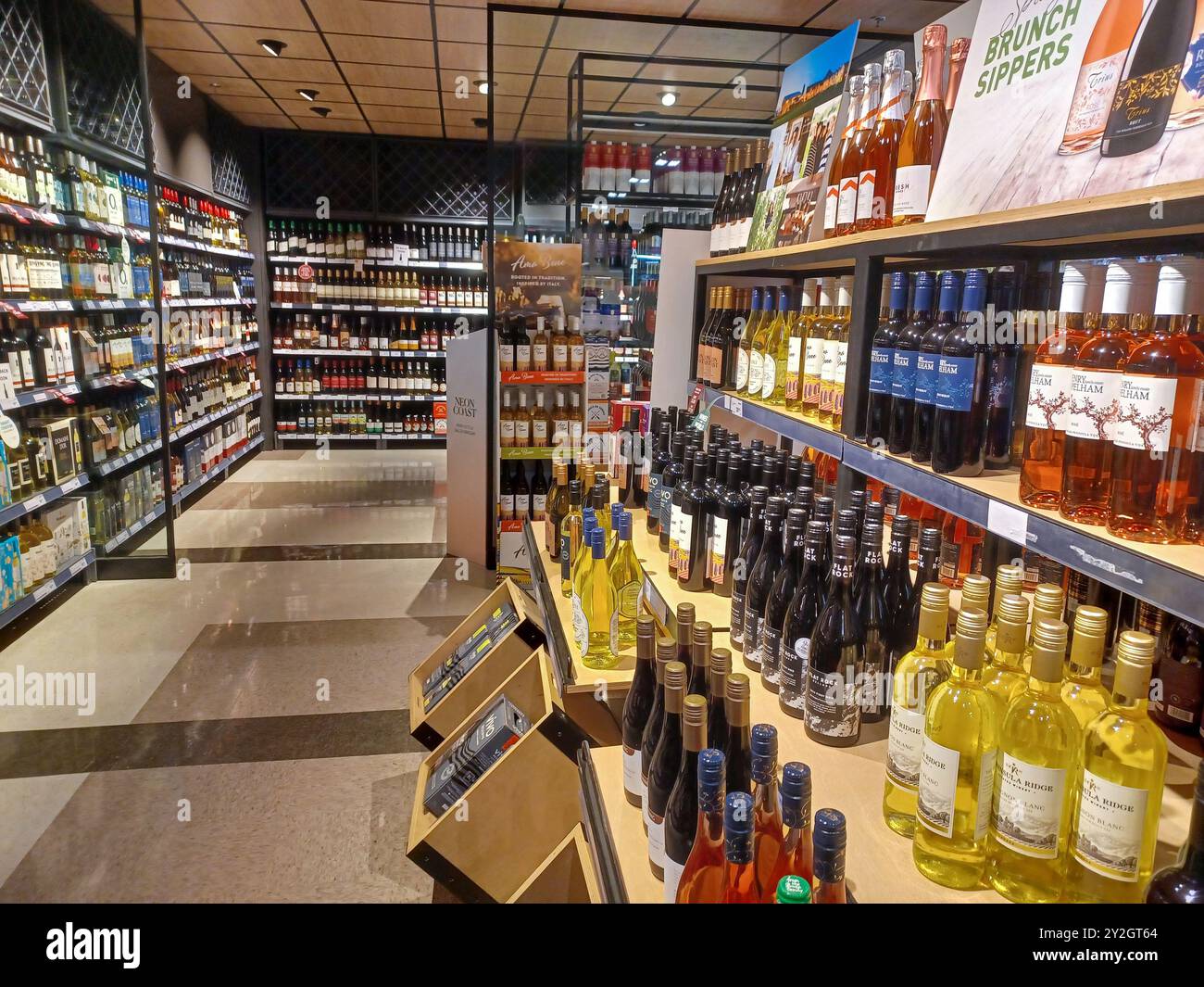 Lcbo liquor store toronto hi-res stock photography and images - Alamy