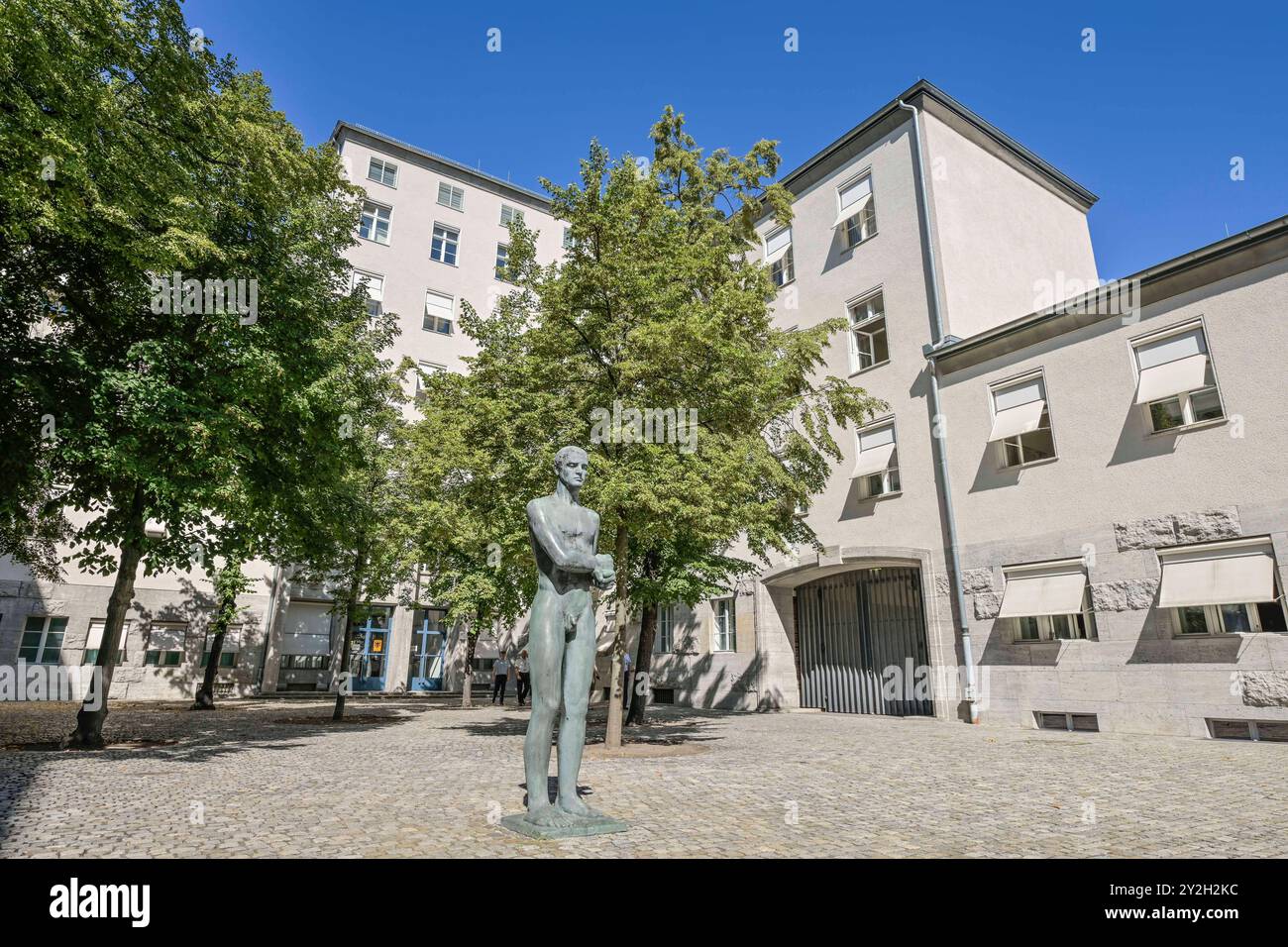 Statue von Richard Scheibe, Bundesministerium der Verteidigung ...