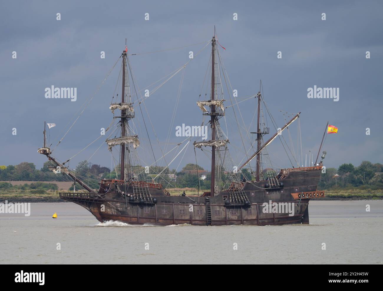 El Galeón Andalucía sailing the River Thames! The historically accurate ...