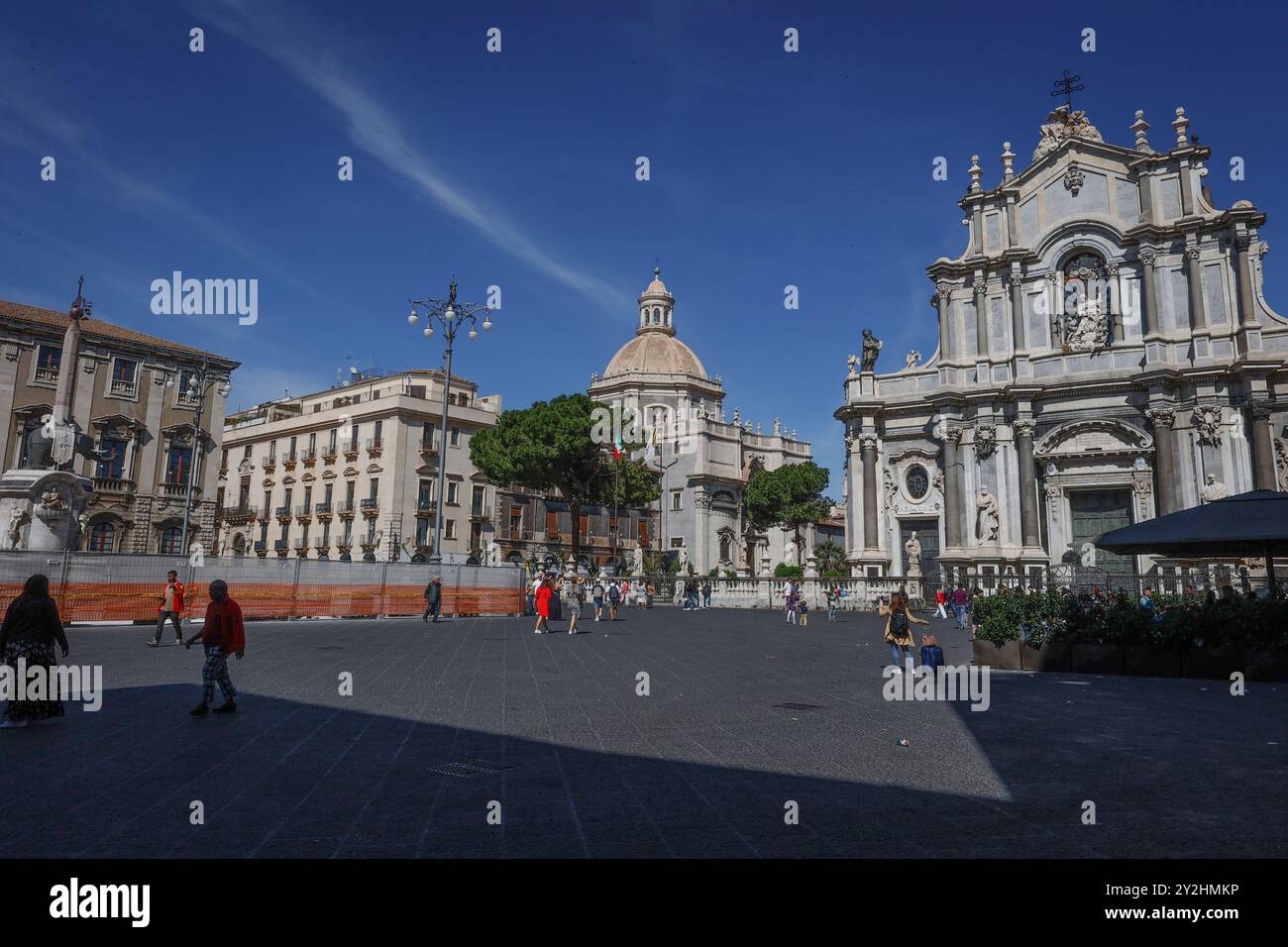 The Cathedral and Piazza del Duomo of Catania, Sicily Stock Photo - Alamy