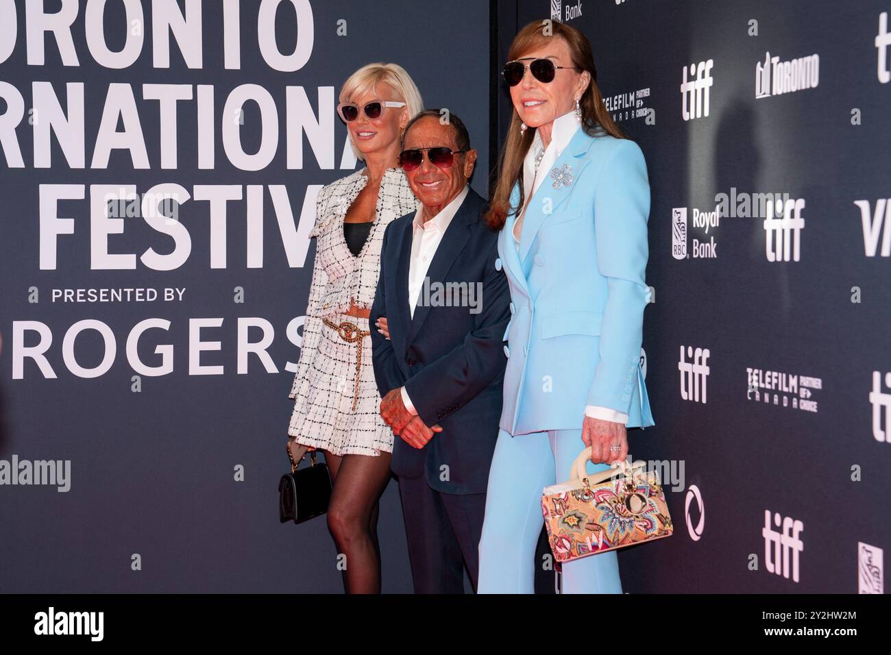 Michele Kahl, Paul Anka, and Caroline Kimmel arrive to the red carpet ...