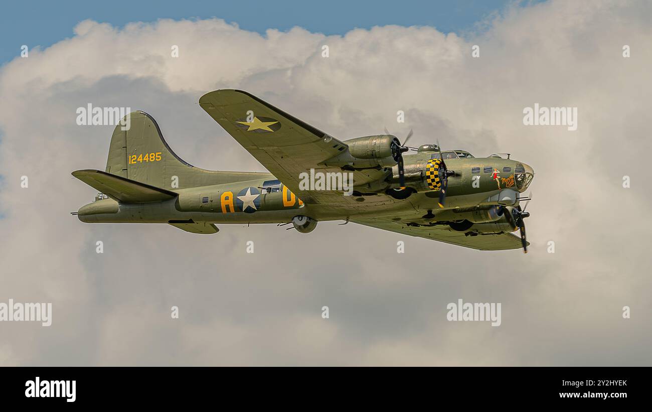 Boeing b 17 flying fortress heavy bomber hi-res stock photography and ...