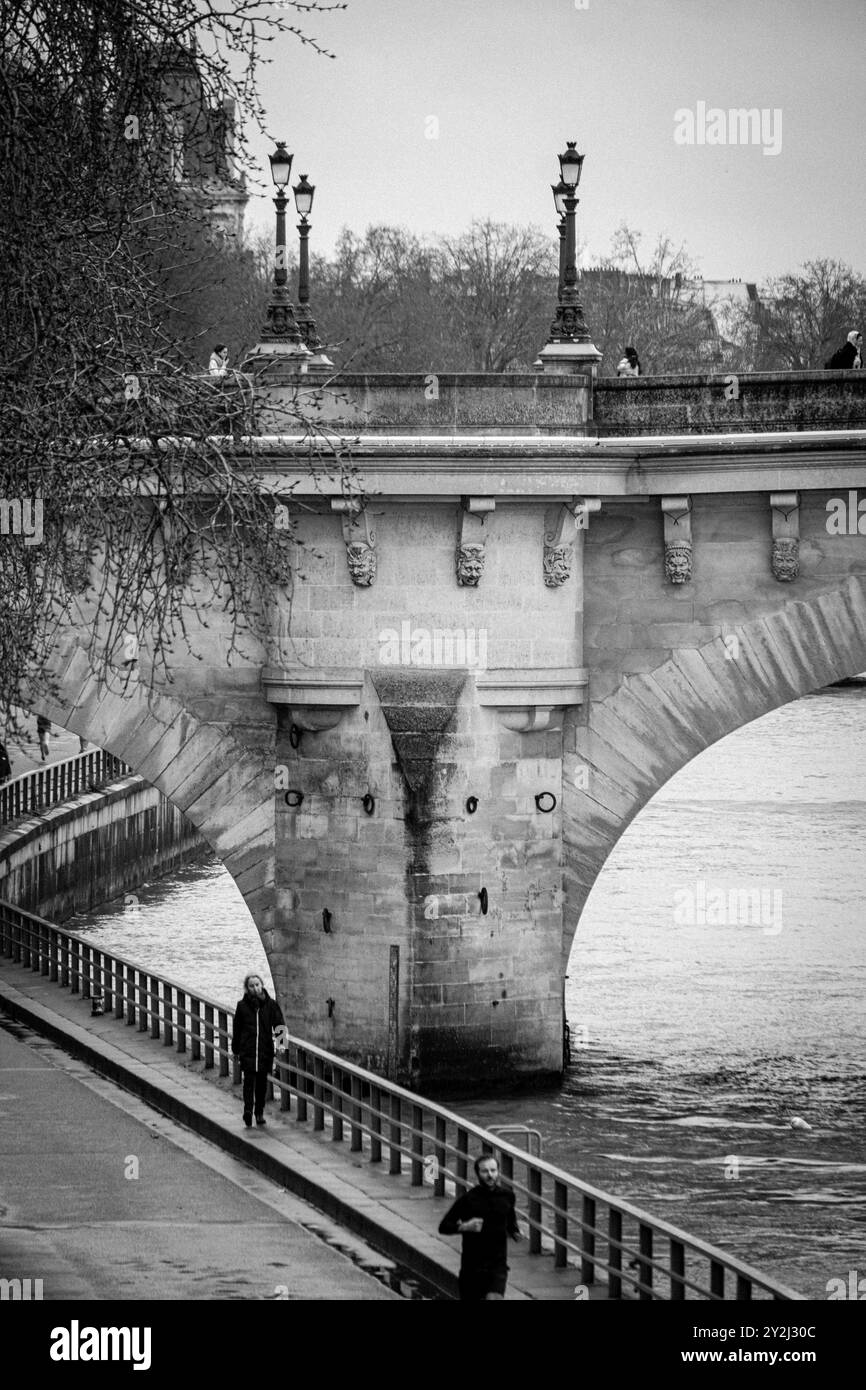 Paris seine pont neuf view Black and White Stock Photos & Images - Alamy