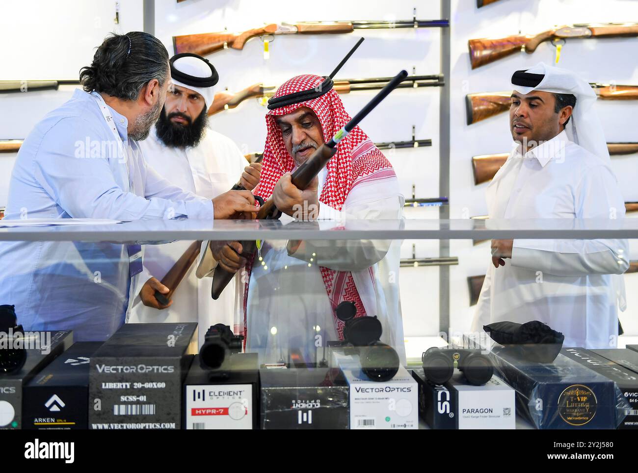 Shooting hunting outdoor trade show hi-res stock photography and images ...