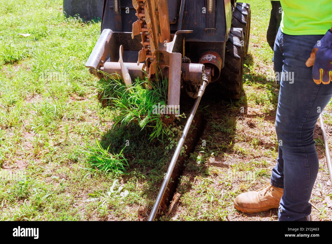 Using horizontal directional drilling machine, trenchless ...