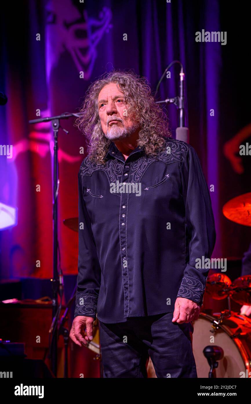 Led Zeppelin;s singer Robert Plant in concert Stock Photo - Alamy
