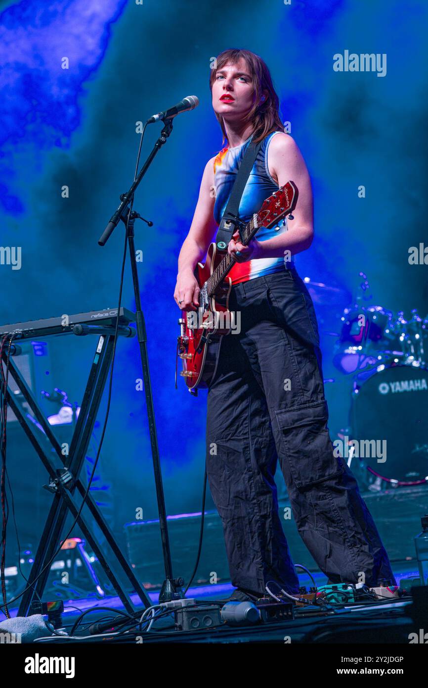 Australian folk singer hi-res stock photography and images - Alamy