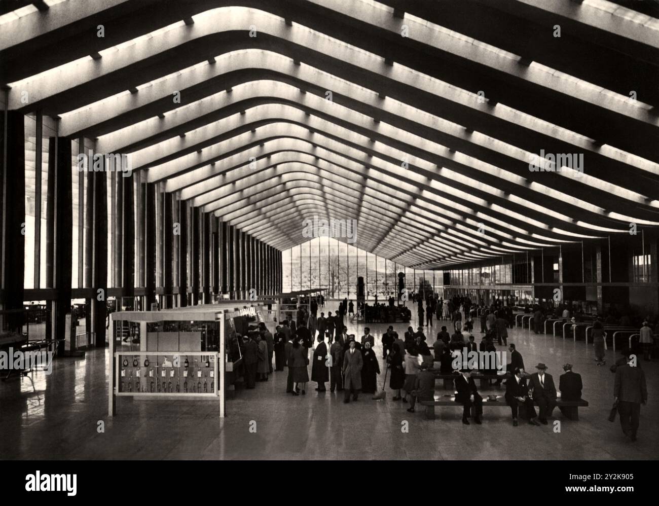 1952 , ROMA , ITALY : The new STAZIONE TERMINI ( the Cenral Rail ...