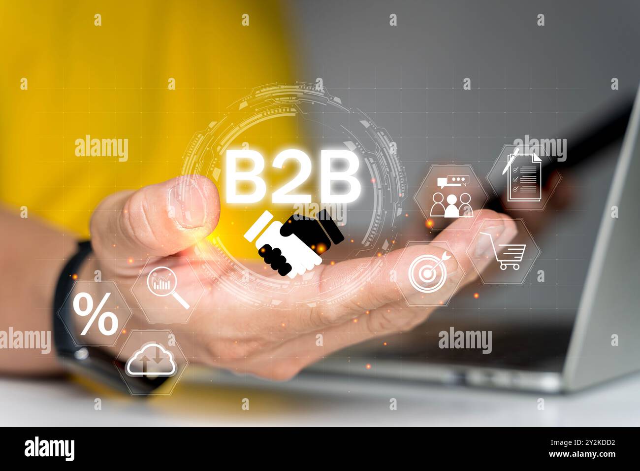 B2B marketing concept, business to business, e-commerce, businessman ...