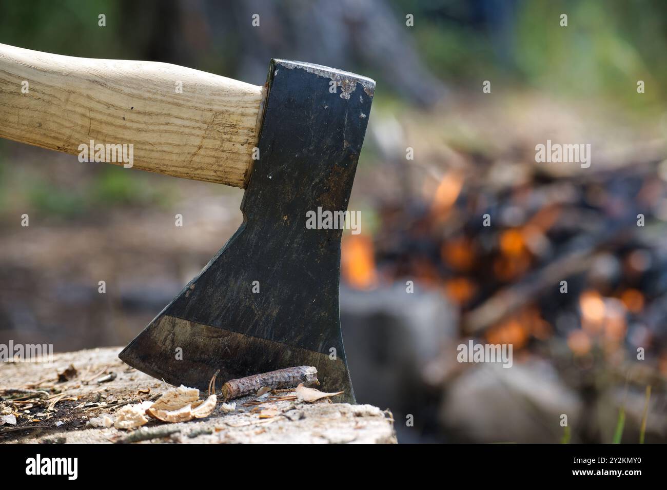 Close up burning bonfire campsite hi-res stock photography and images ...