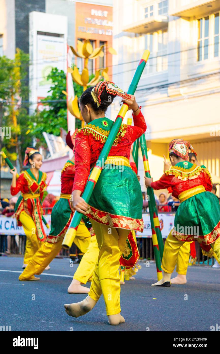 Bulouh dance from Bangka Belitung on the 3rd BEN Carnival. Bulouh Dance ...