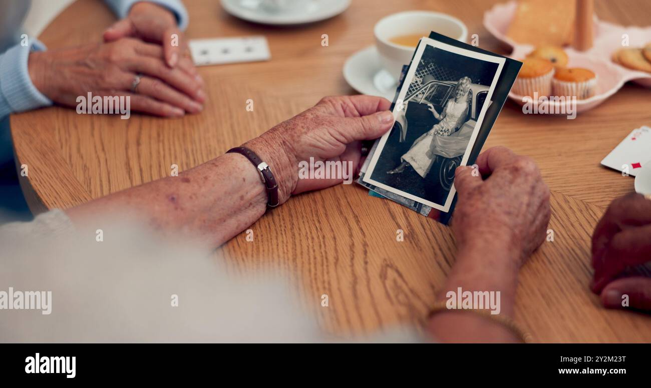 Vintage people talking hi-res stock photography and images - Alamy