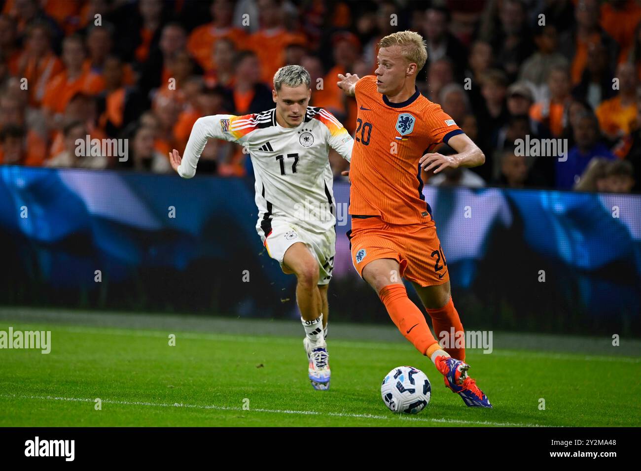 Jan Paul VAN HECKE (NED) versus Florian WIRTZ (GER), action, duels ...