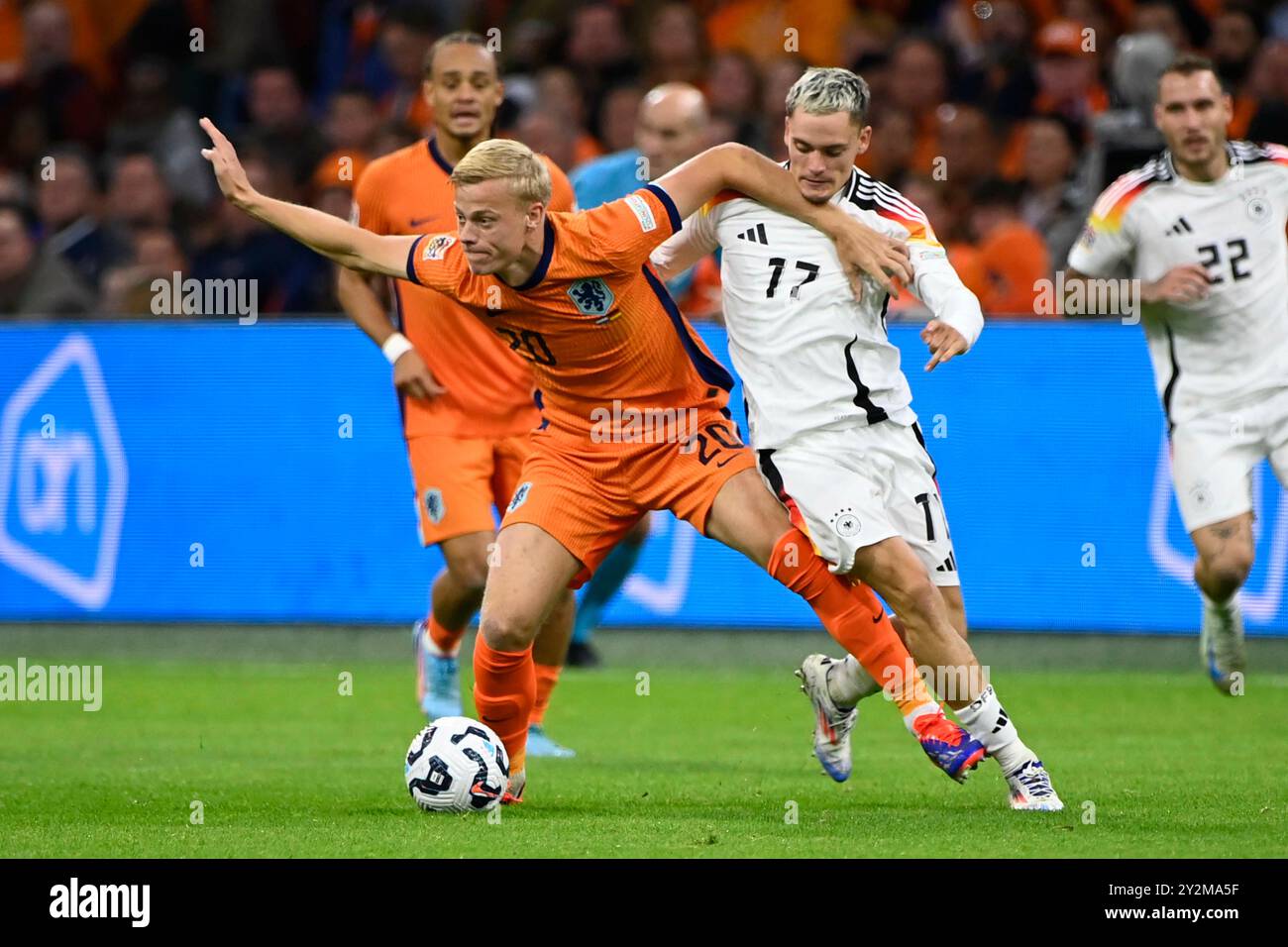 Jan Paul VAN HECKE (NED) versus Florian WIRTZ (GER), action, duels ...
