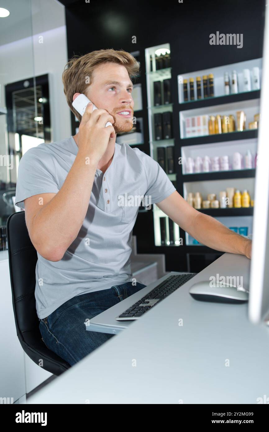 hair salon manager scheduling appointment Stock Photo - Alamy hair salon manager scheduling appointment Stock Photo - Alamy