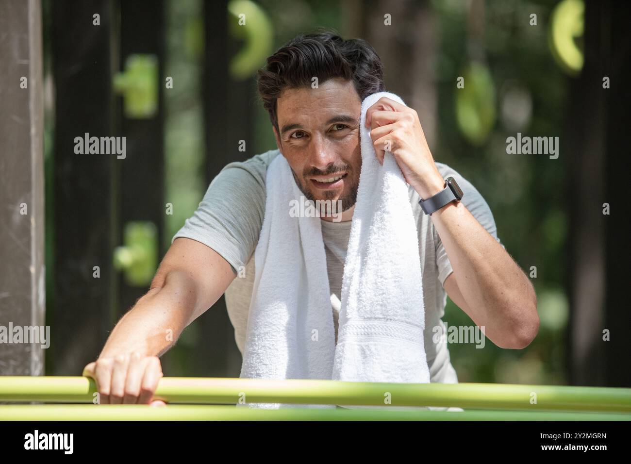 young runner on break using towel Stock Photo - Alamy