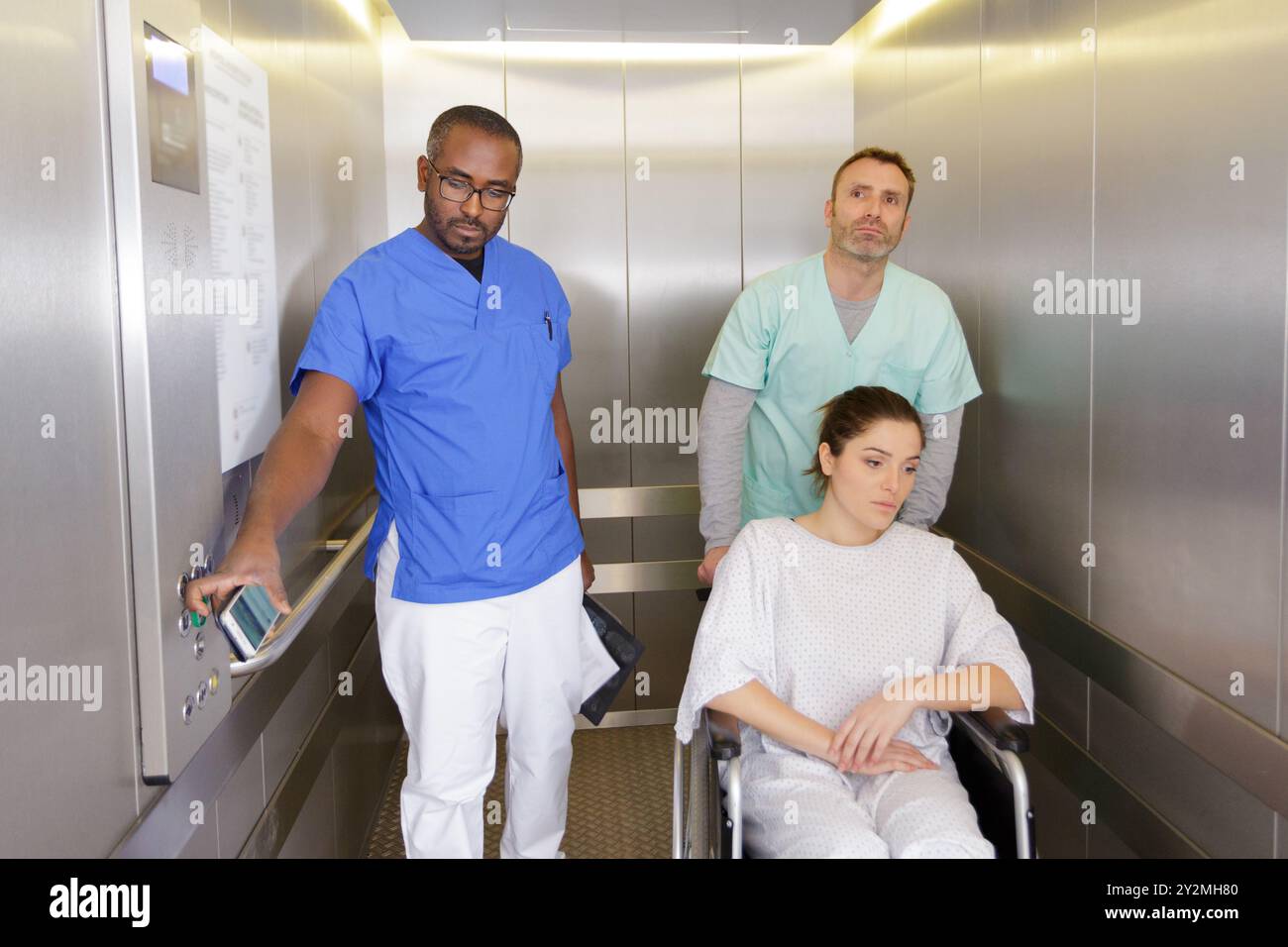 Hospital lift patient hi-res stock photography and images - Alamy