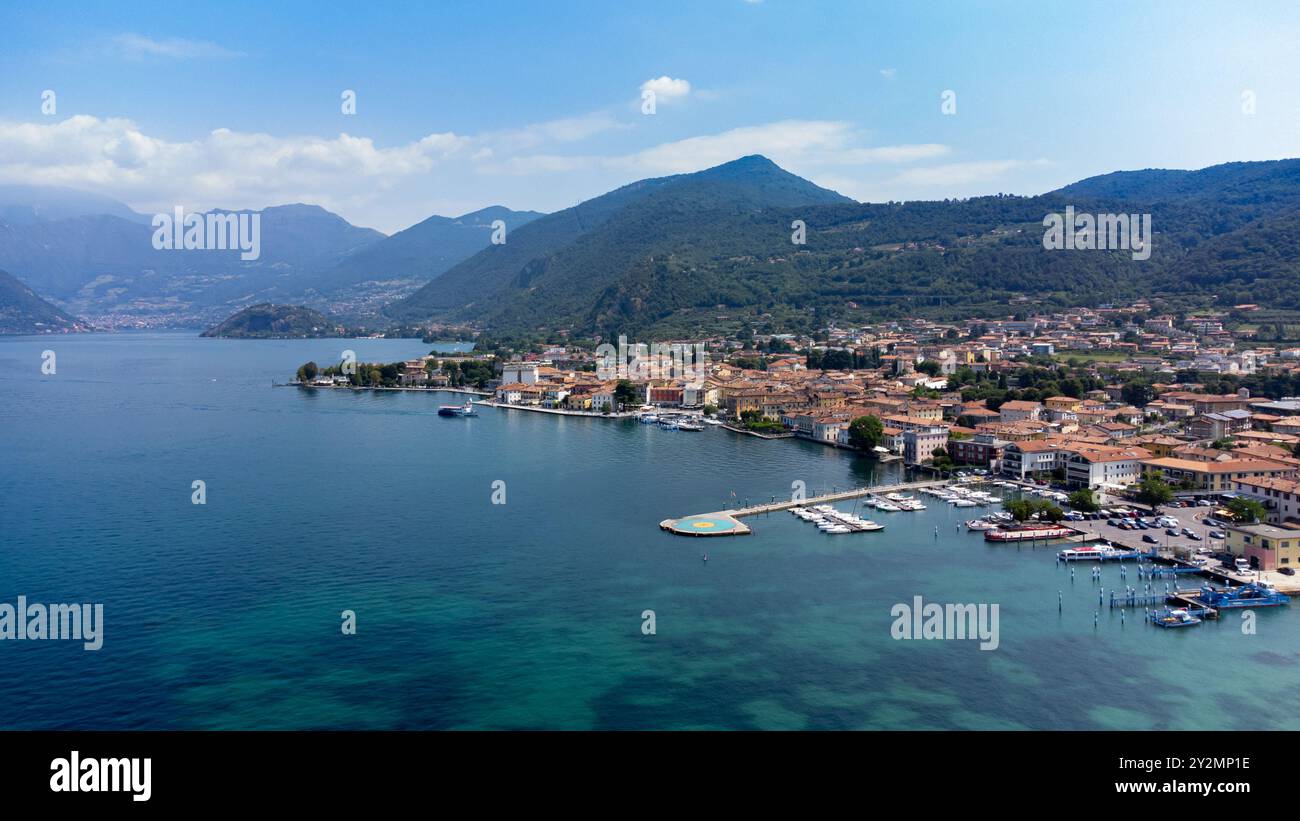 Top down shot lake hi-res stock photography and images - Alamy