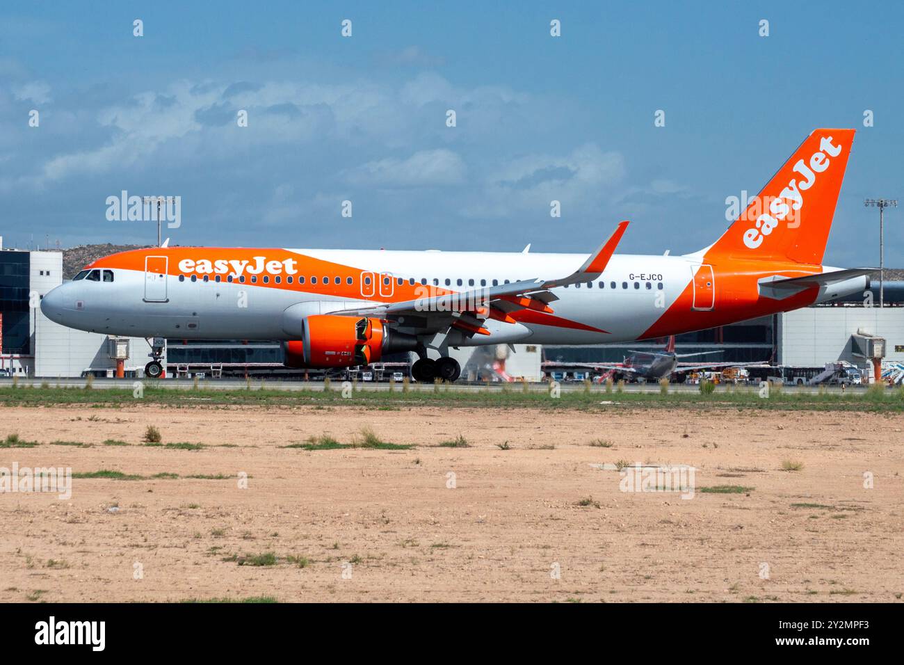 Airbus A320 airliner of the low-cost airline Easyjet at Alicante ...