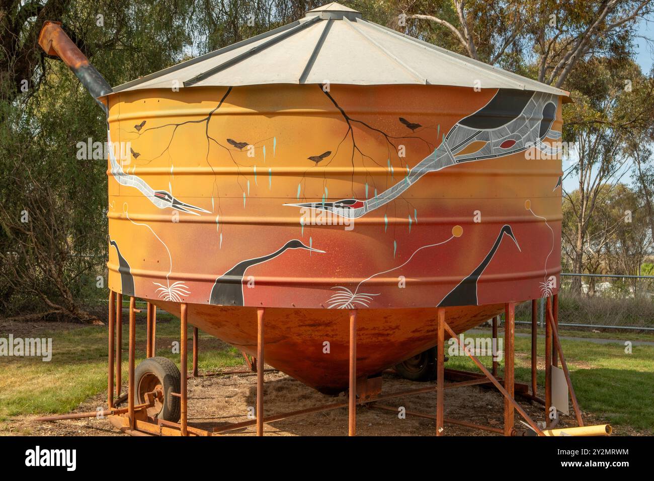 Spirit Brolgas Mobile Silo Art by Tom Day, Dookie, Victoria, Australia ...