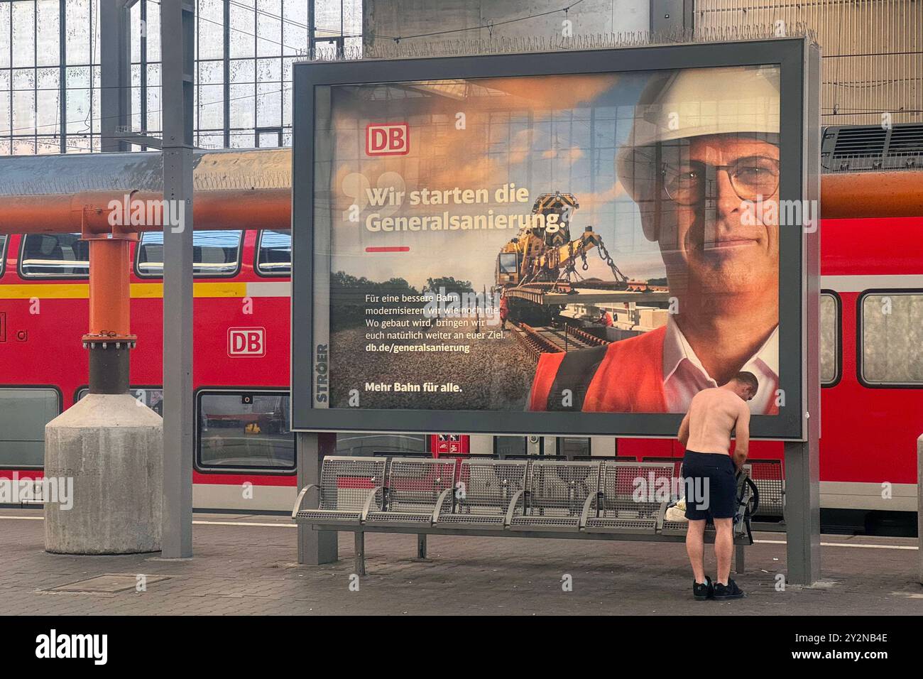 Themenfoto Generalsanierung der Bahn.Werbung der DB,Bahn am ...
