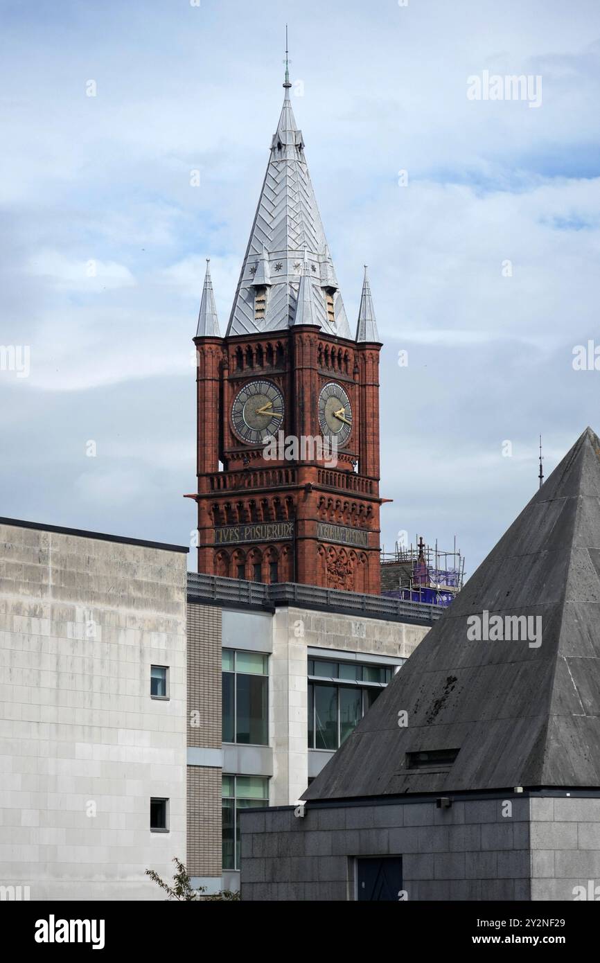 Liverpool, UK: Clock tower of Victoria Gallery & Museum and University ...
