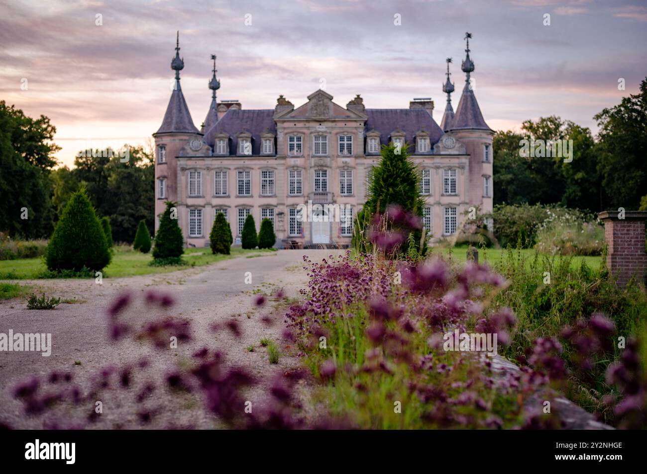Belgian Medieval Castle Kasteel de Poeke Stock Photo - Alamy