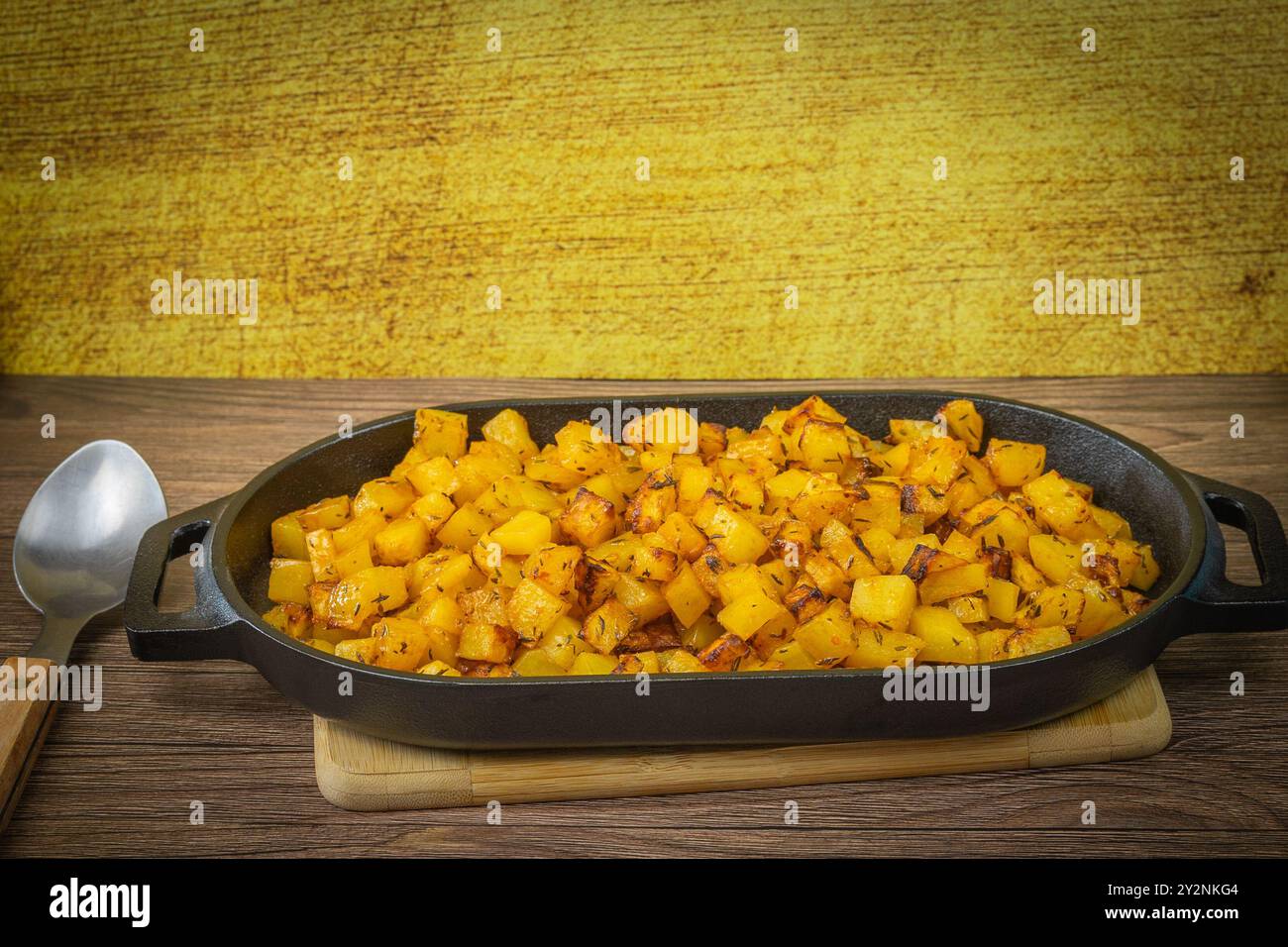 Pan fry hash browns cooking hi-res stock photography and images - Alamy