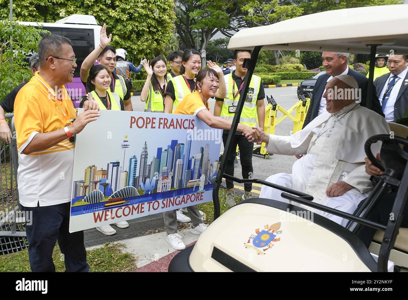 **NO LIBRI** Singapore, Dili, 2024/9/11 . Pope Francis is welcomed as ...