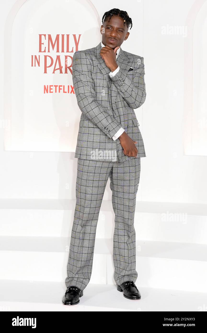 Samuel Arnold bei der Premiere der 4. Staffel der Netflix Serie 'Emily ...