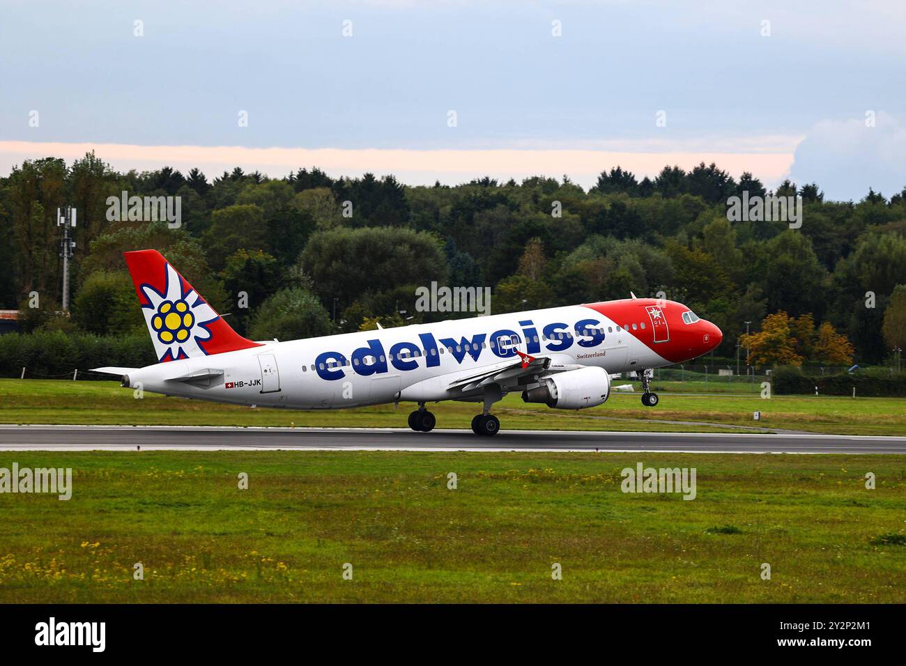 Stockbilder 08/2024 Edelweiss Air Flugzeug auf dem Hamburg Airport ...