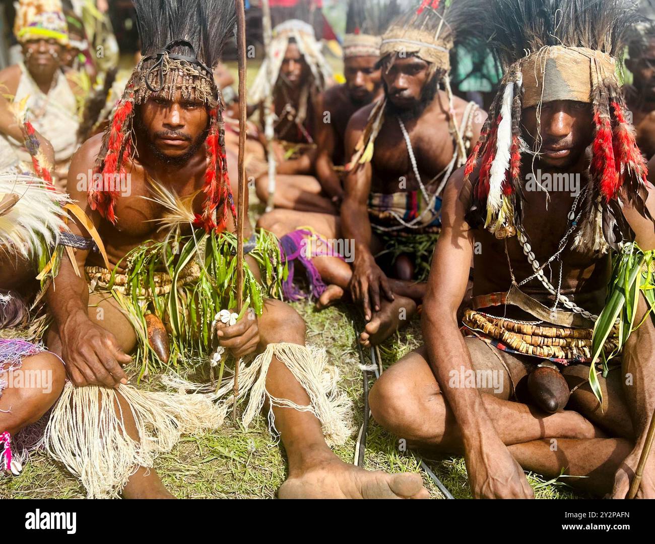 08 September 2024, Papua New Guinea, Vánimo: Locals in traditional ...