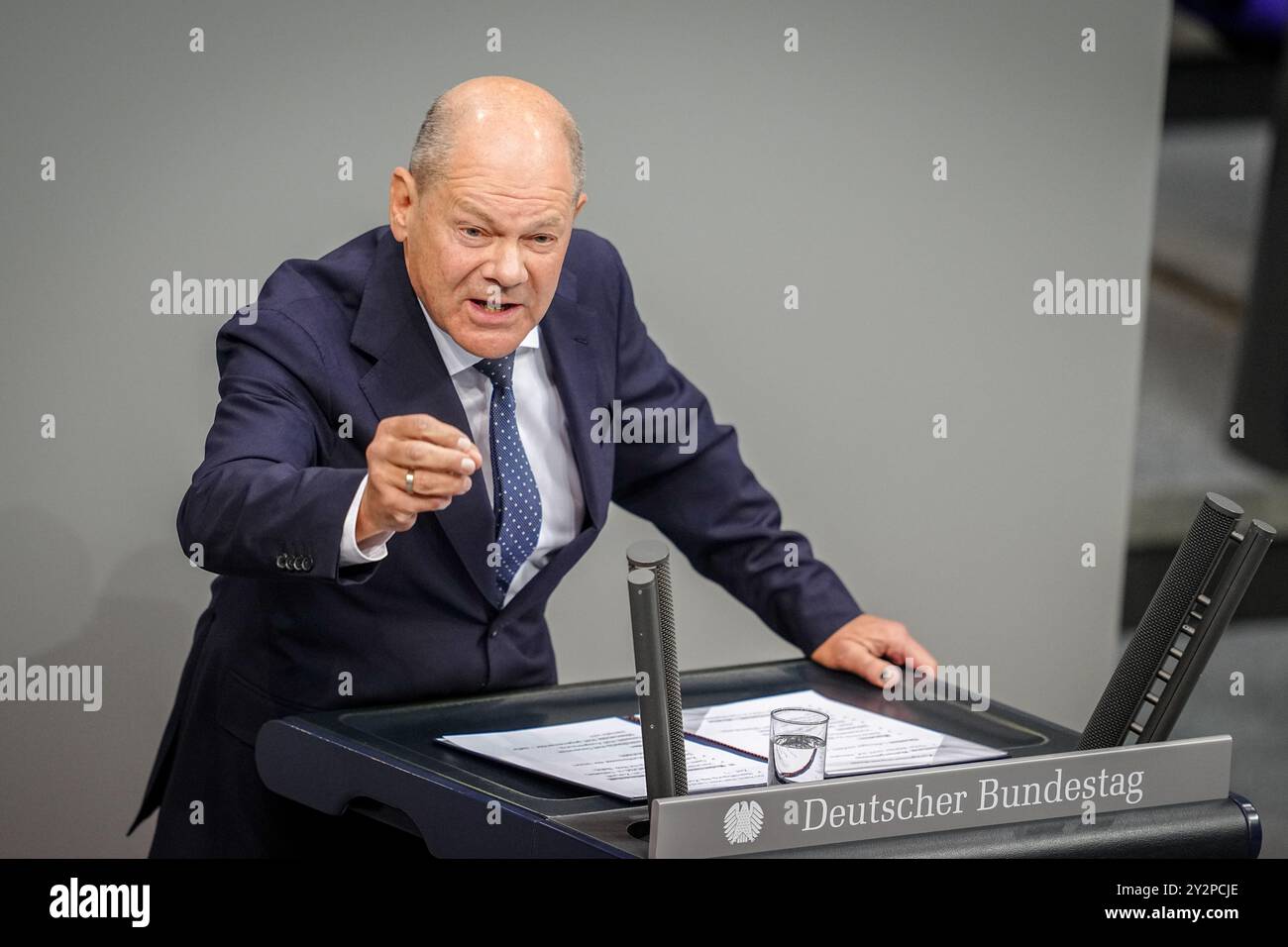 11 September 2024, Berlín: German Chancellor Olaf Scholz addresses the ...