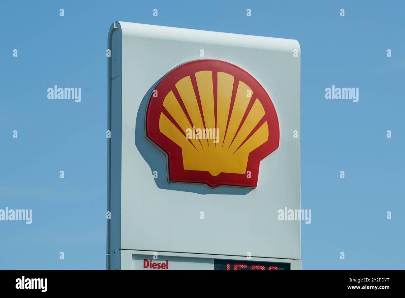Shell oil company marke hi-res stock photography and images - Alamy