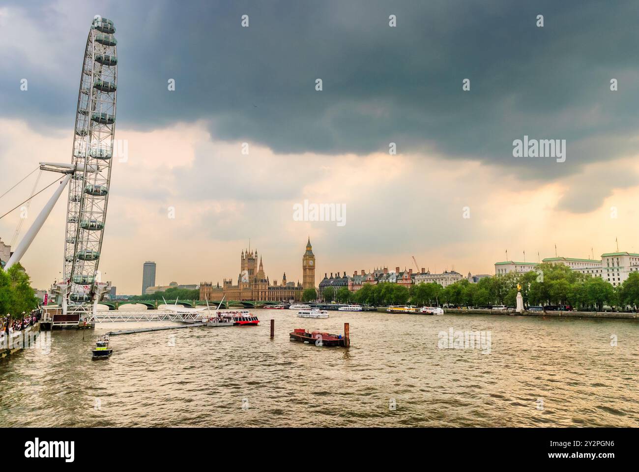 Iconic london symbol hi-res stock photography and images - Alamy