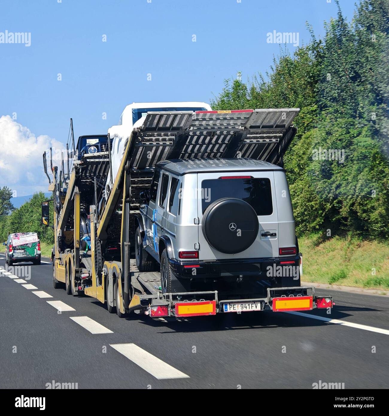 construction of the mercedes G class in graz construction of the ...