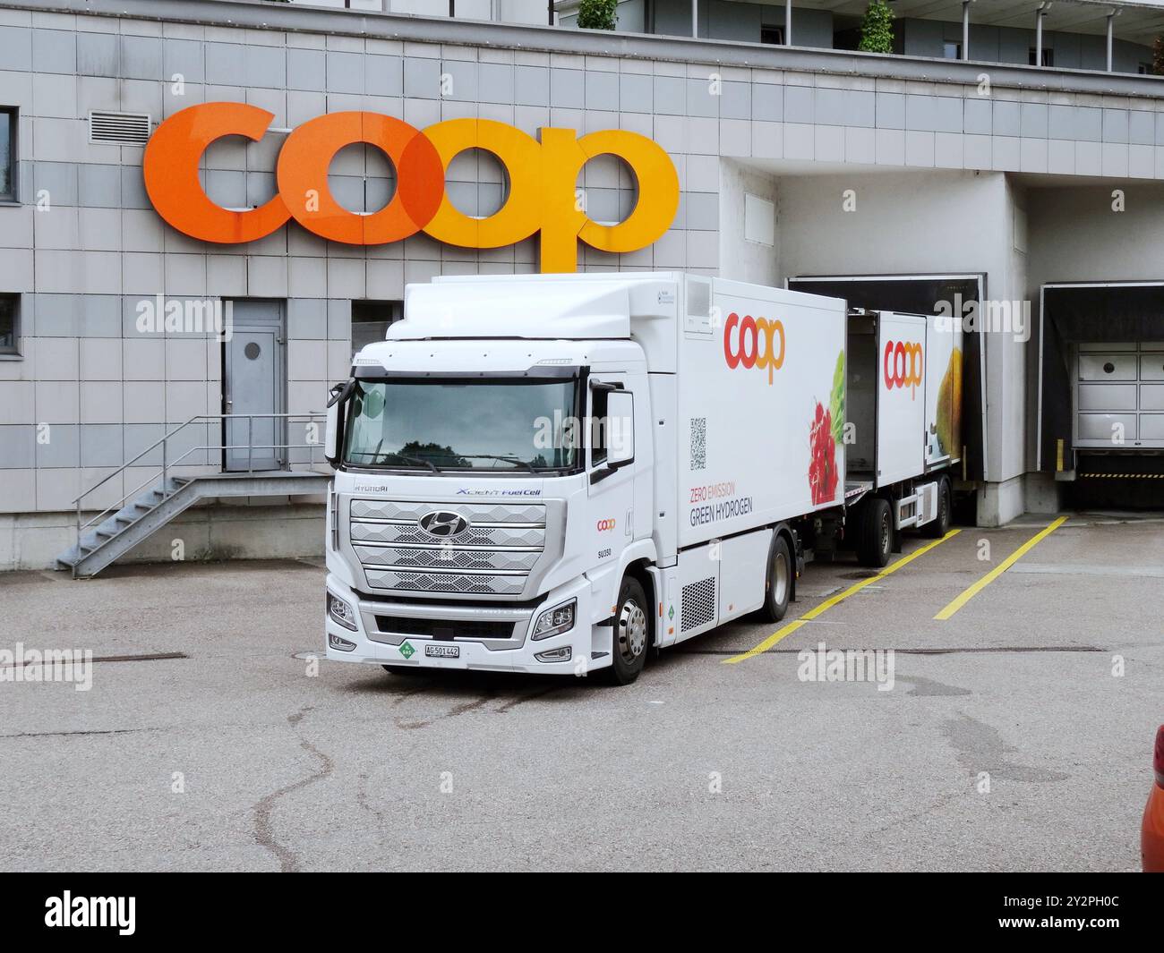 Anton Geisser 11.09.2024 Coop Schweiz faehrt Hyundei Wasserstoff-LKW X ...