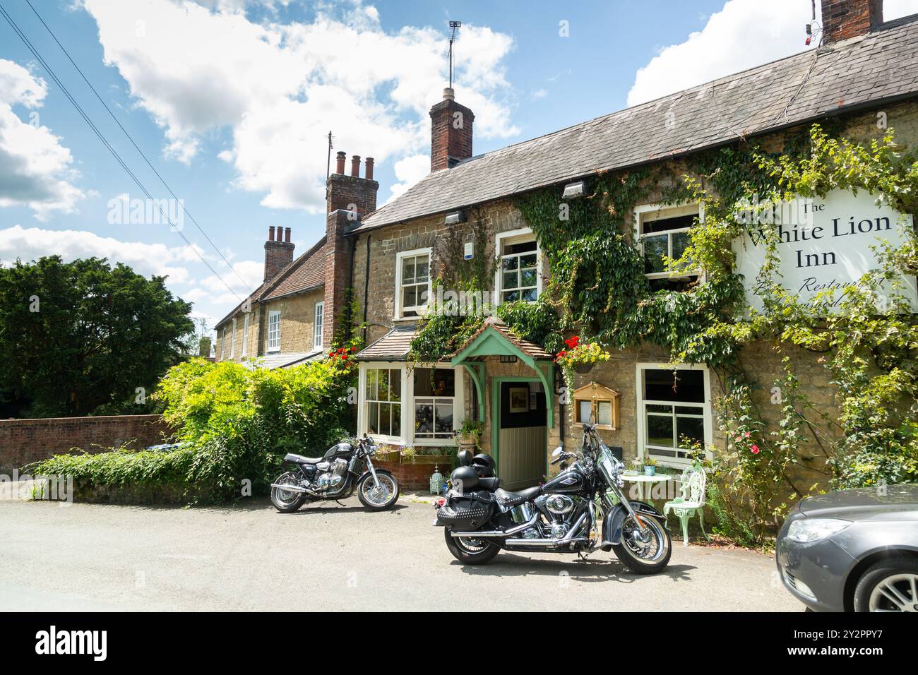 The White Lion Inn Bourton, Dorset, England Stock Photo - Alamy